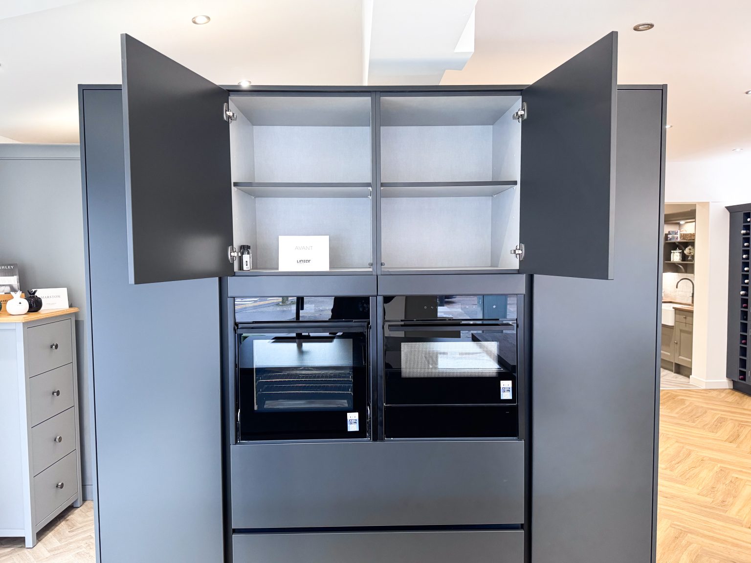 Ex Display Symphony Linear Avant Kitchen | The Used Kitchen