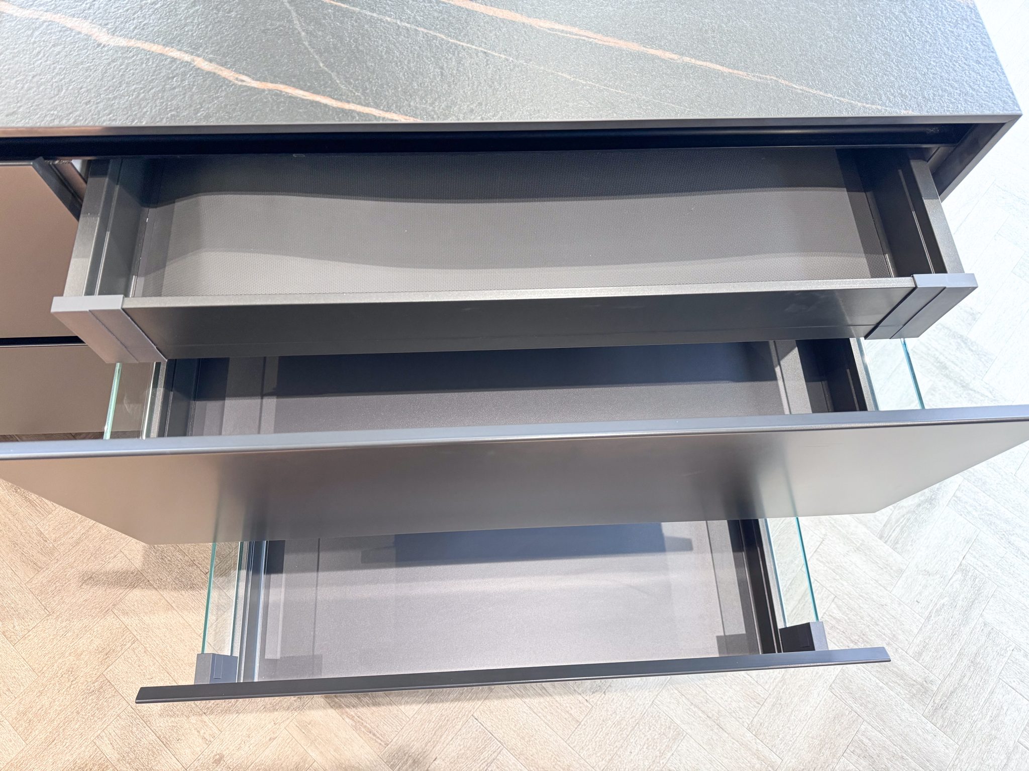 Ex Display Symphony Linear Avant Kitchen | The Used Kitchen