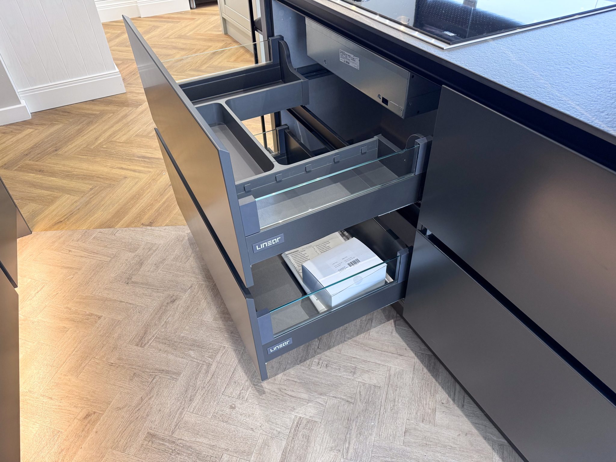 Ex Display Symphony Linear Avant Kitchen | The Used Kitchen