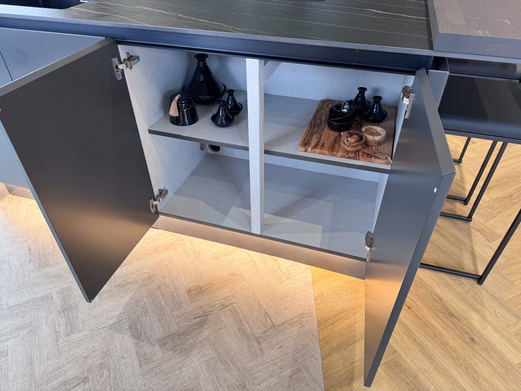 Ex Display Symphony Linear Avant Kitchen | The Used Kitchen
