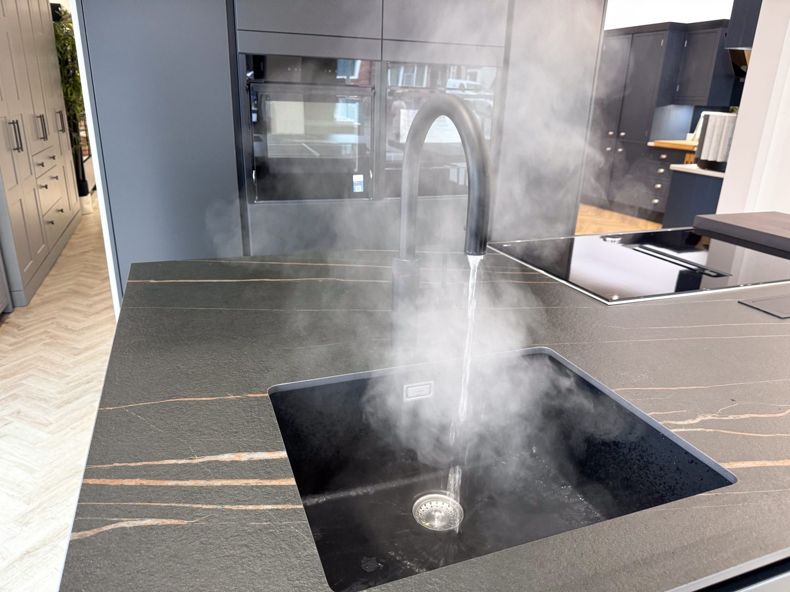 Ex Display Symphony Linear Avant Kitchen | The Used Kitchen