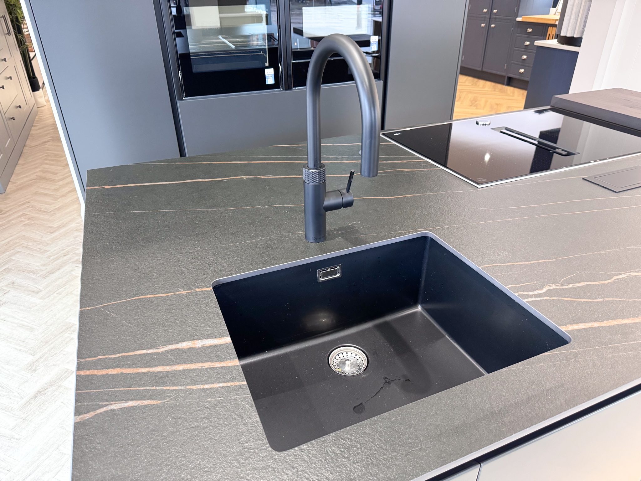 Ex Display Symphony Linear Avant Kitchen | The Used Kitchen