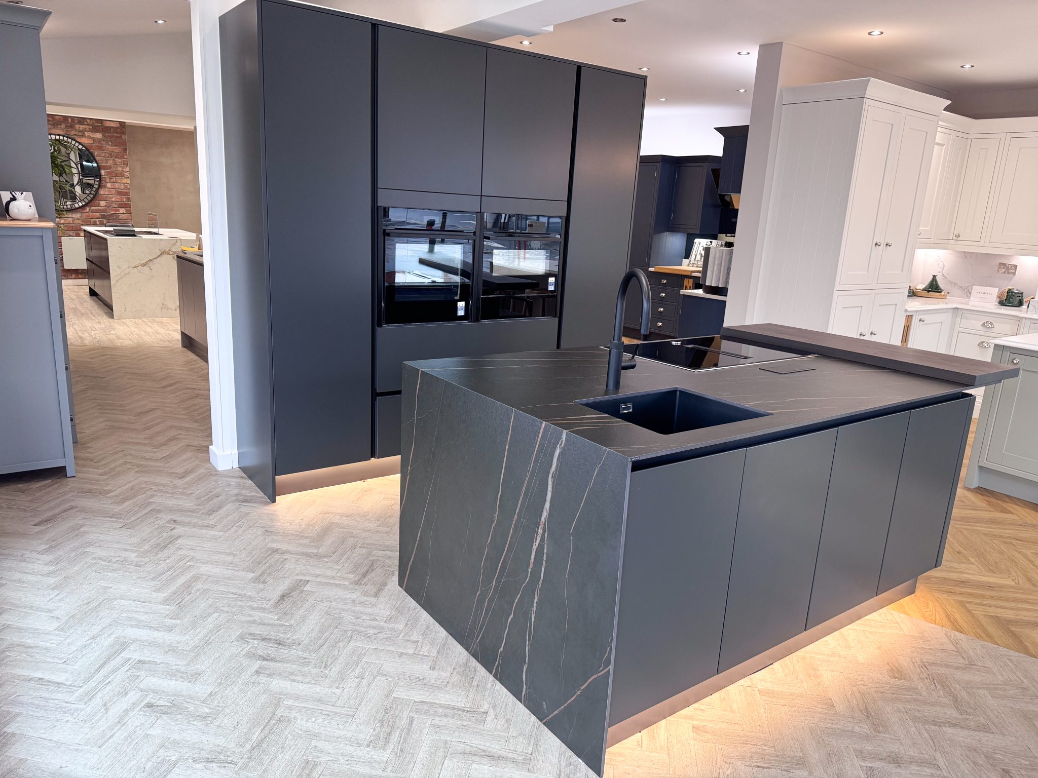 Ex Display Symphony Linear Avant Kitchen | The Used Kitchen