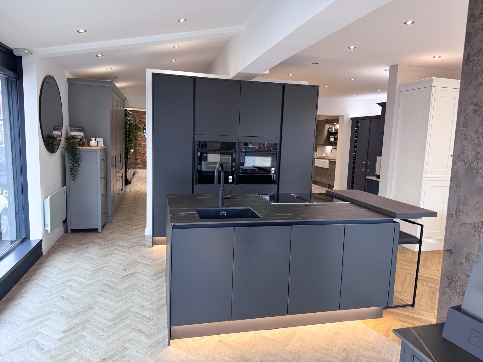 Ex Display Symphony Linear Avant Kitchen | The Used Kitchen