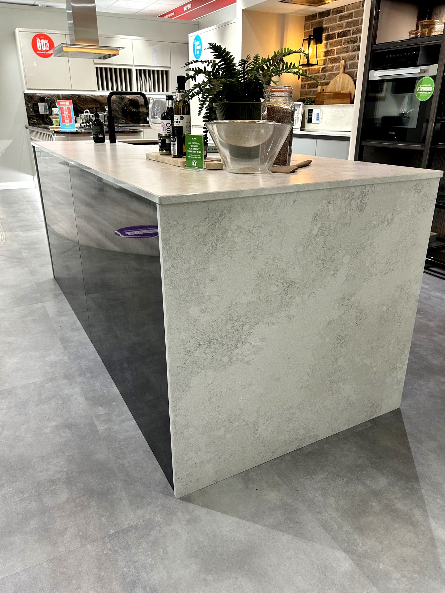 Ex Display Wren Metallic Night Gloss and Ultra Dove Grey Milano Kitchen ...