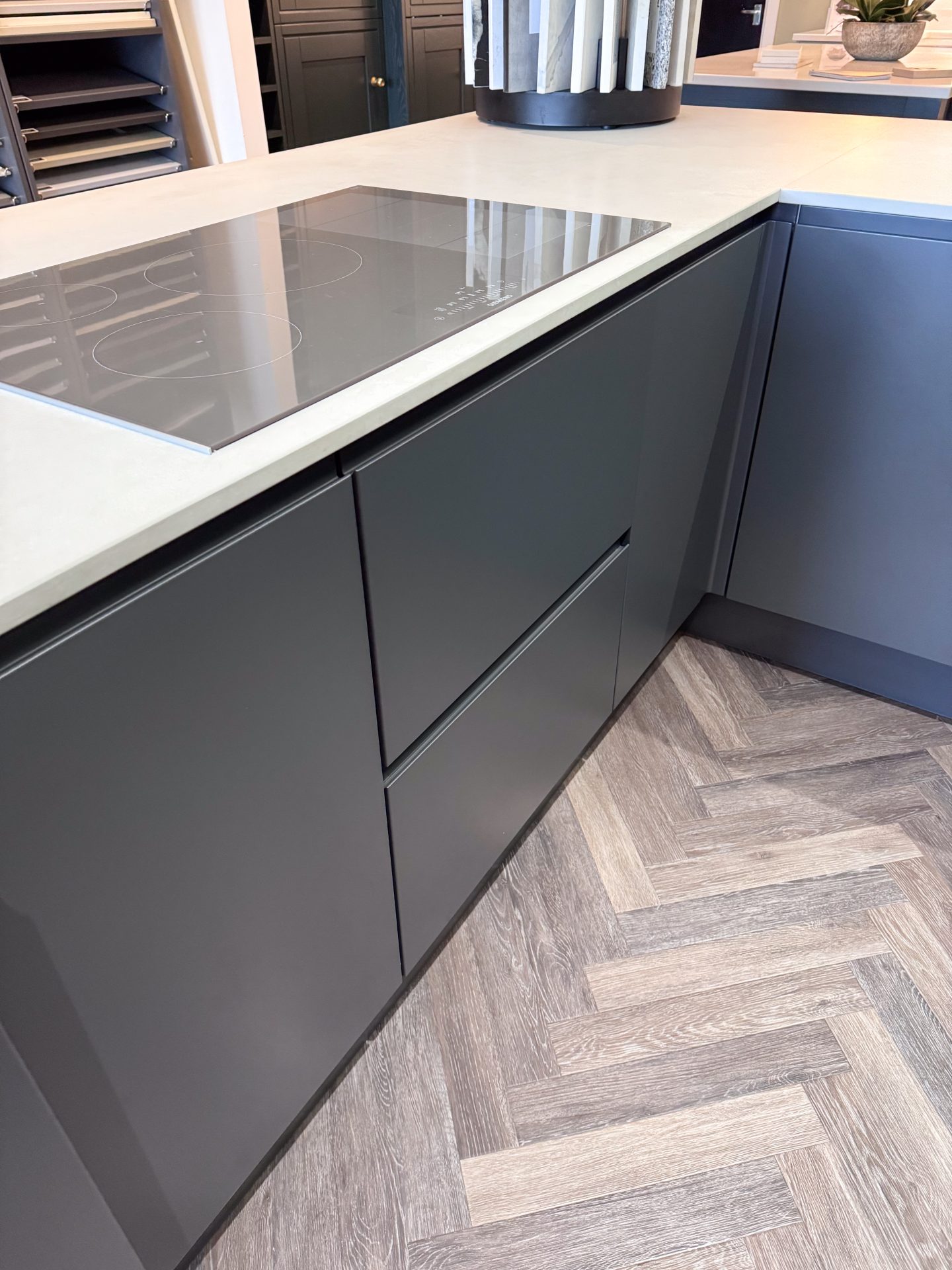 Ex Display Symphony New York Kitchen with Worktops and Appliances - The ...