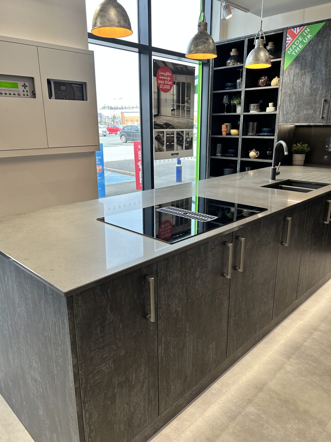 Ex Display Wren Kitchen with Large Peninsula, Utility Room and Quartz ...