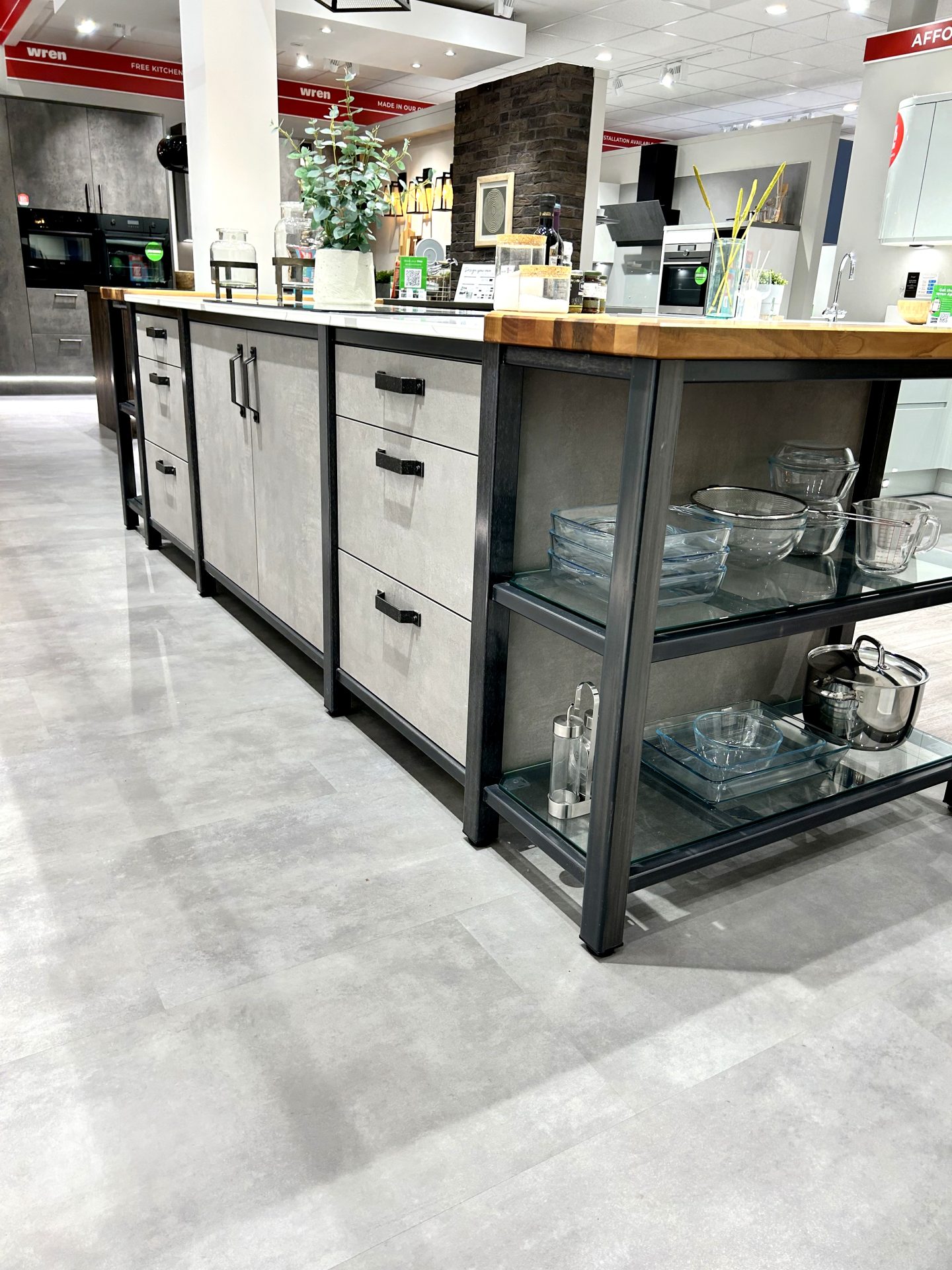 Ex Display Ultra White Wren Kitchen with Island and Worktops - The Used ...