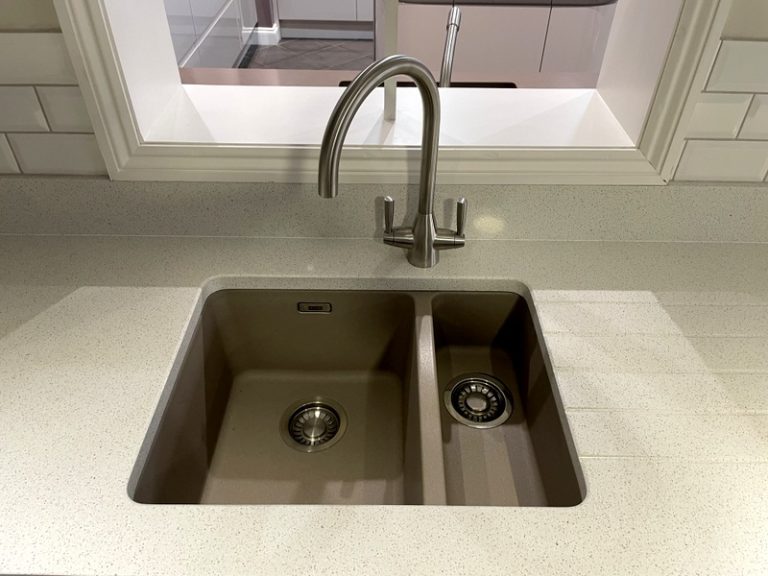 Ex Display Sheraton (Omega) Kitchen with Quartz Worktops - The Used ...