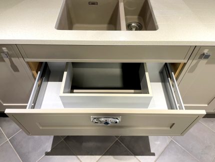 Ex Display Sheraton (Omega) Kitchen with Quartz Worktops - The Used ...