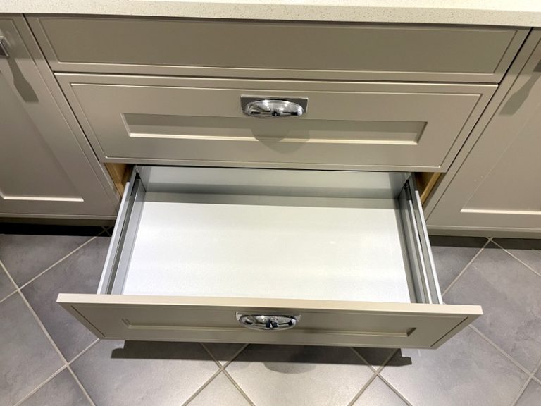 Ex Display Sheraton (Omega) Kitchen with Quartz Worktops - The Used ...