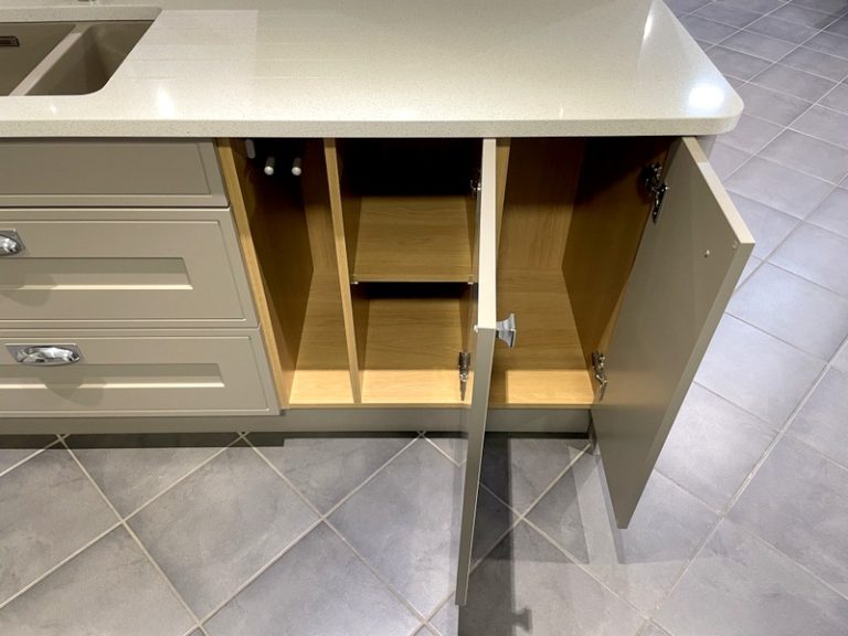 Ex Display Sheraton (Omega) Kitchen with Quartz Worktops - The Used ...