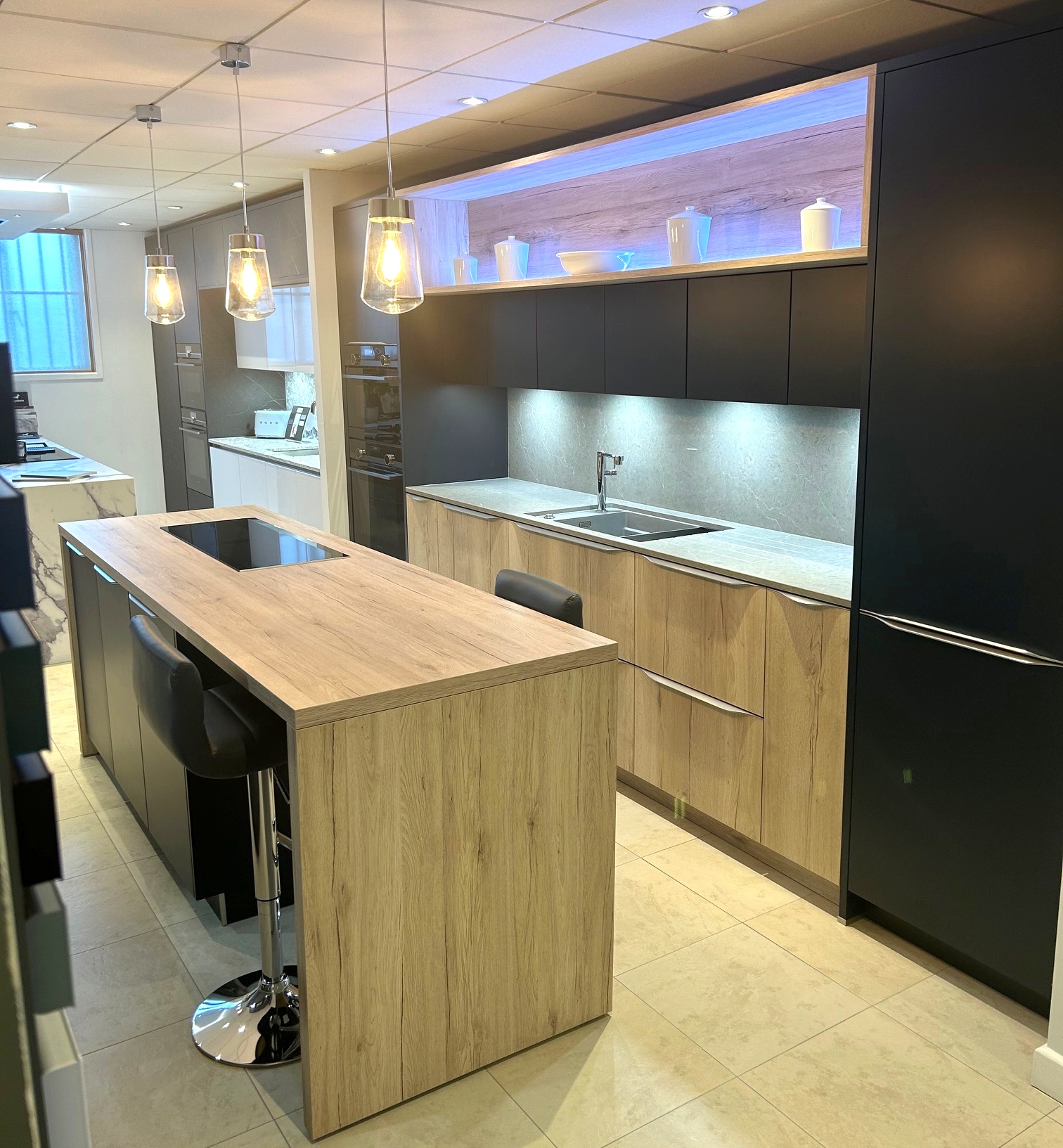 Ex Display Hacker Kitchen With Quartz Worktops and Appliances - The ...