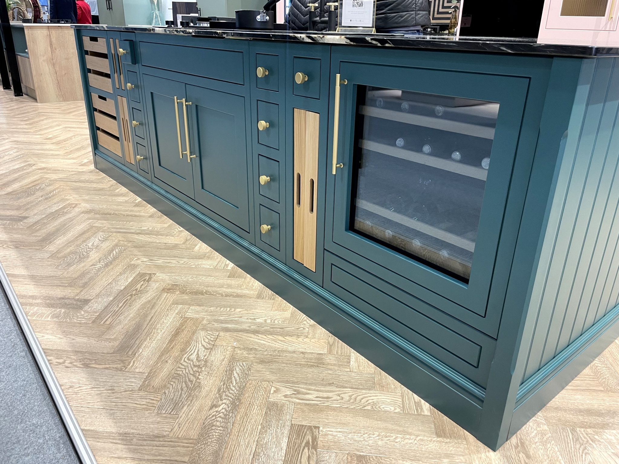 Ex Exhibition Caple Art Deco Kitchen With Island and optional Worktops ...