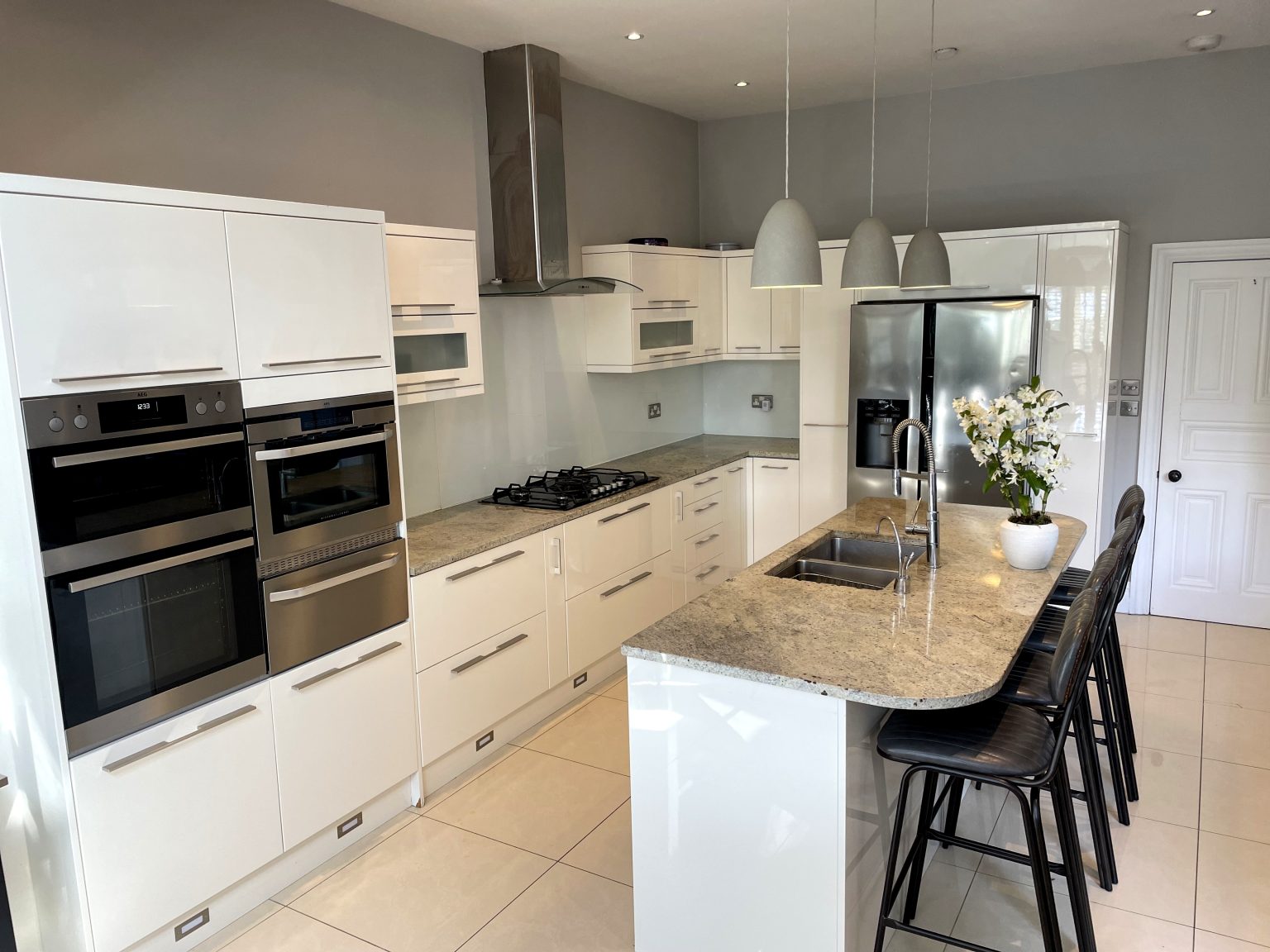 Magnet Kitchen with Island and Worktops and Some Appliances - The Used ...