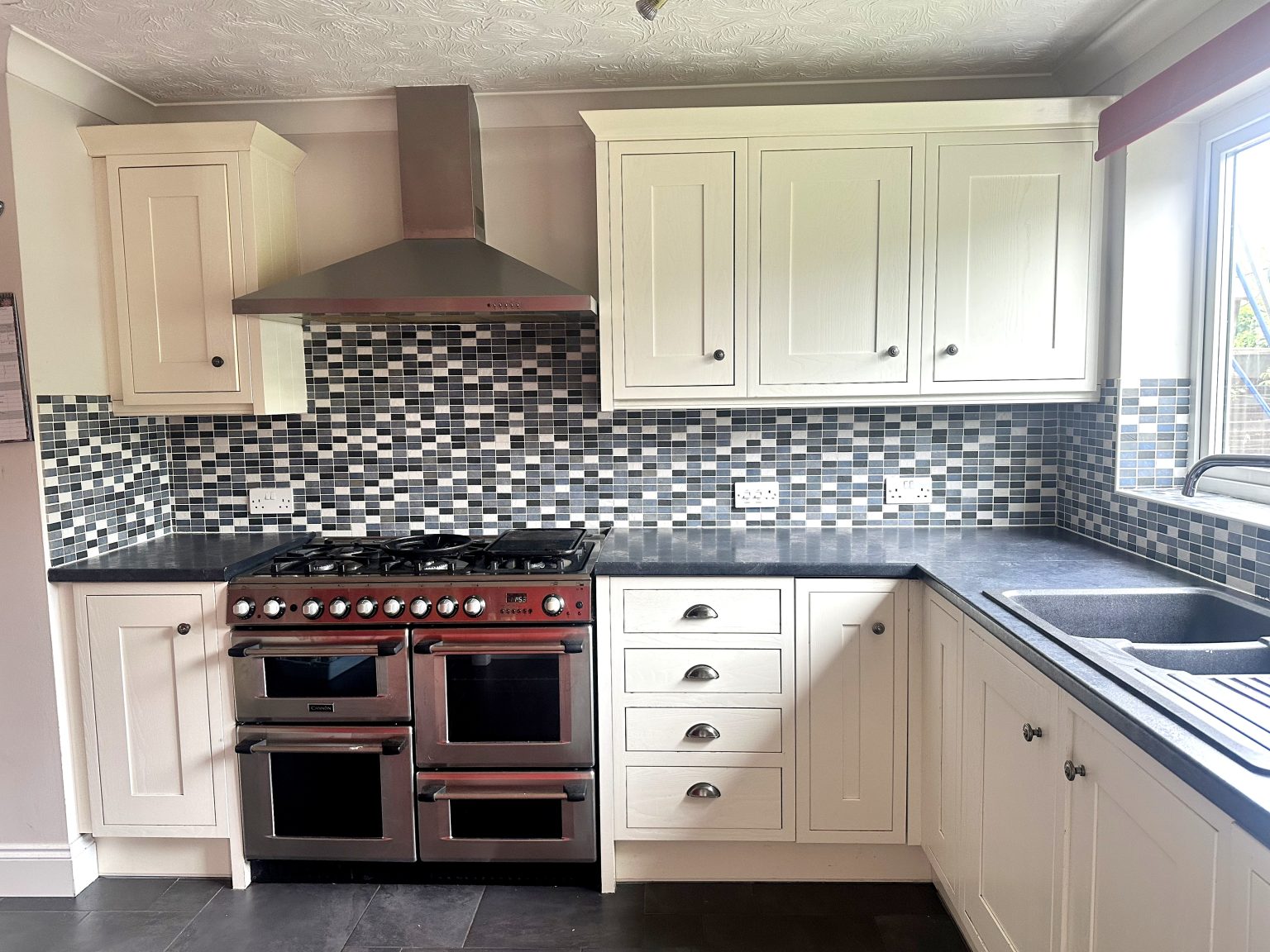 Howdens Kitchen with Worktops | The Used Kitchen Comapny