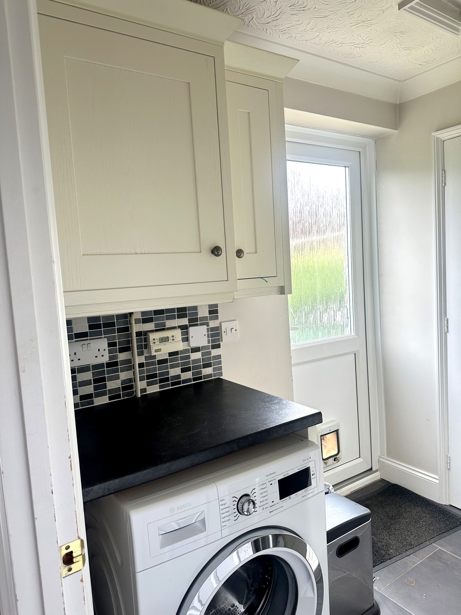 Howdens Kitchen with Worktops | The Used Kitchen Comapny