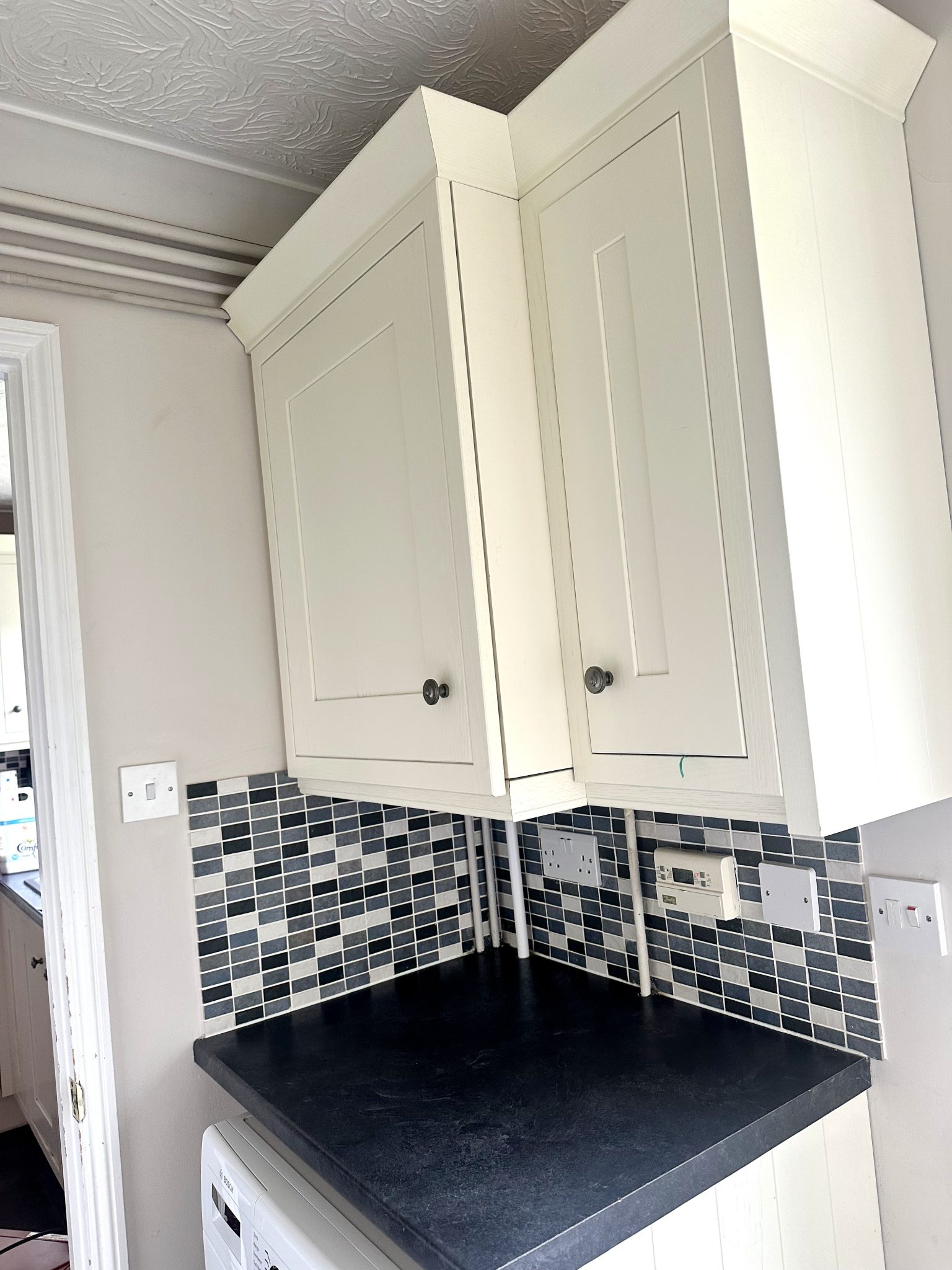 Howdens Kitchen with Worktops | The Used Kitchen Comapny