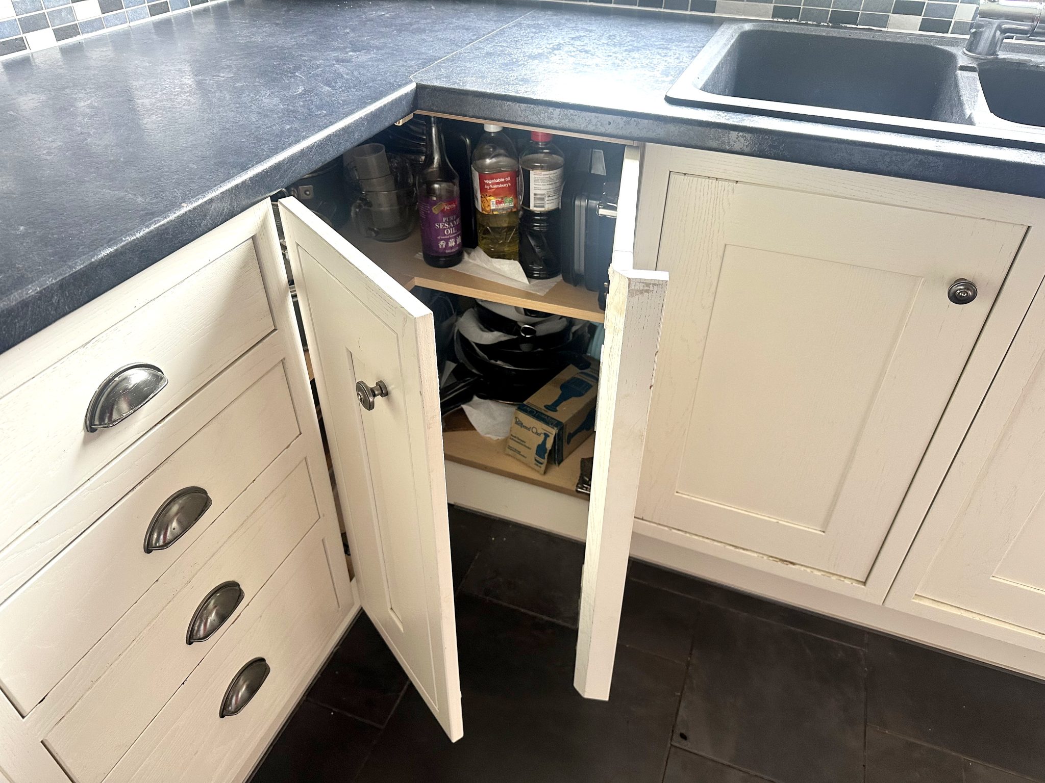 Howdens Kitchen with Worktops | The Used Kitchen Comapny