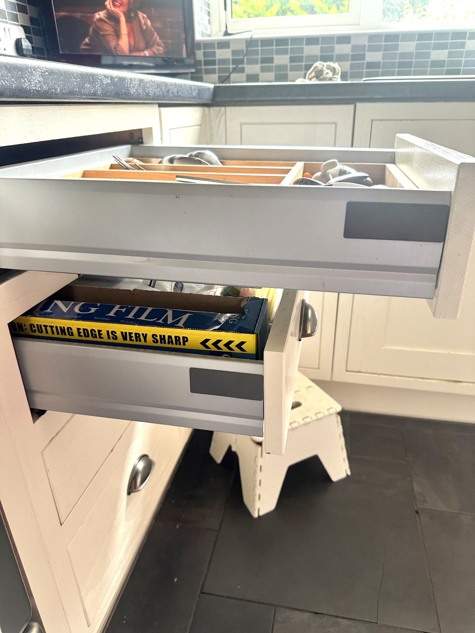 Howdens Kitchen with Worktops | The Used Kitchen Comapny