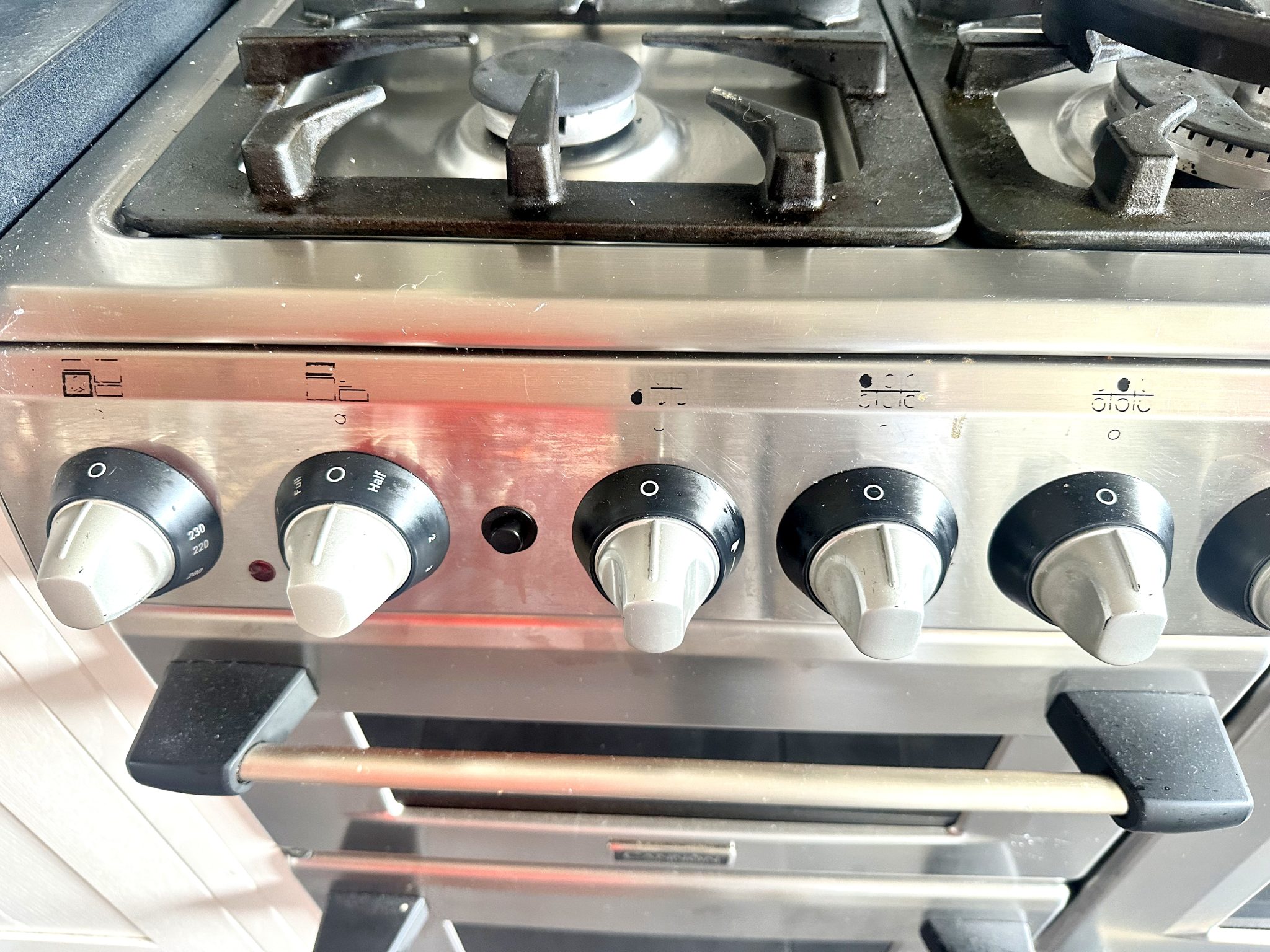 Howdens Kitchen with Worktops | The Used Kitchen Comapny