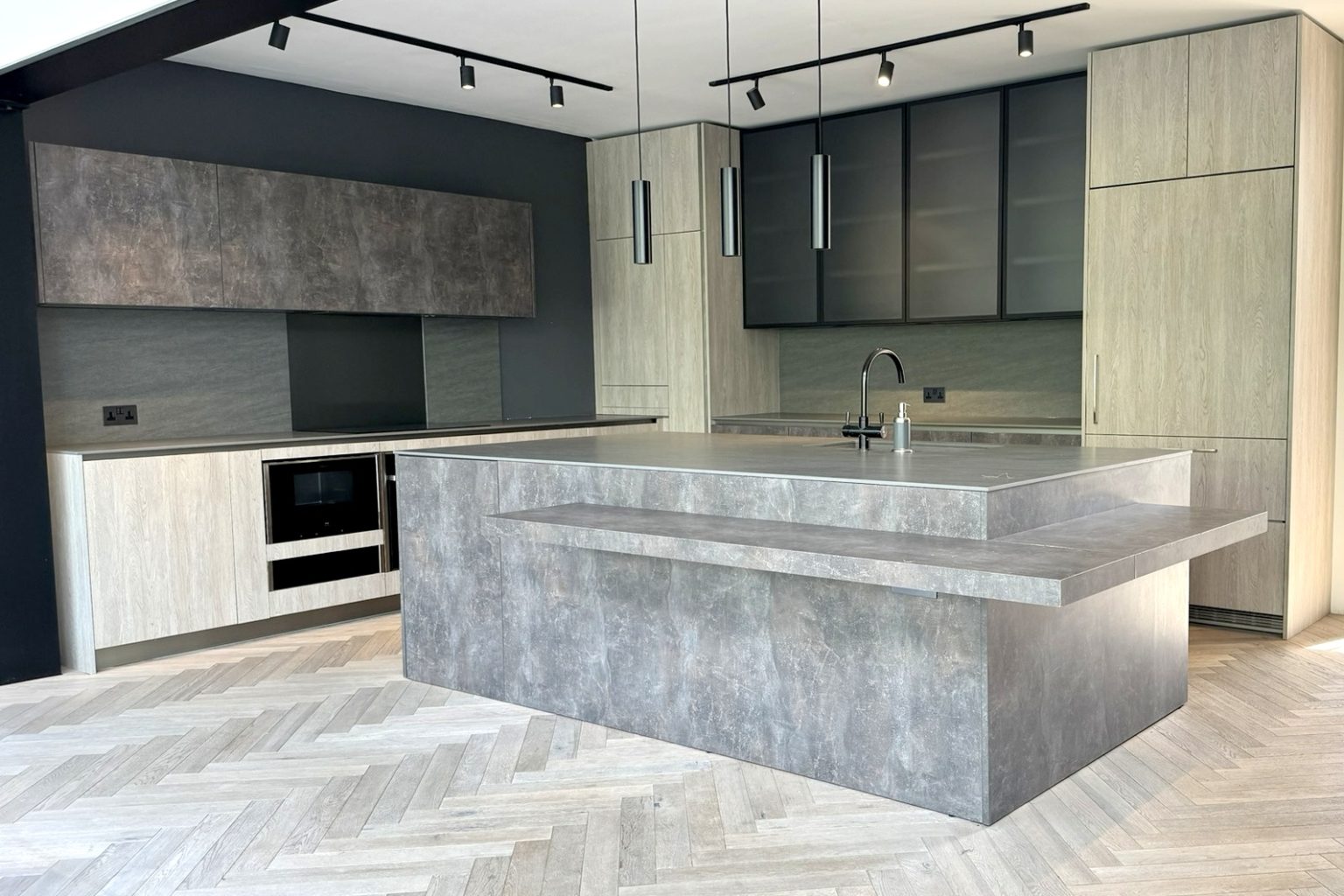 Large Doca Kitchen with Island | The Used Kitchen Company