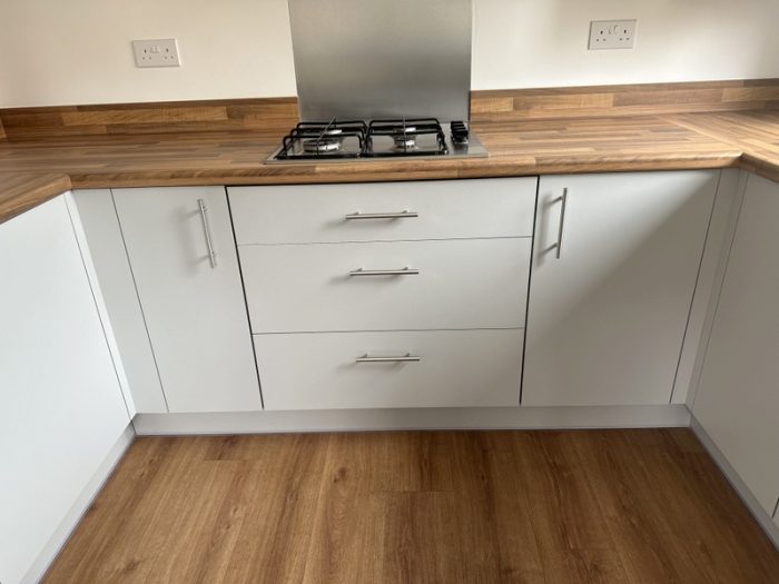 Symphony Kitchen With Laminate Worktops and Appliances - Used - The ...