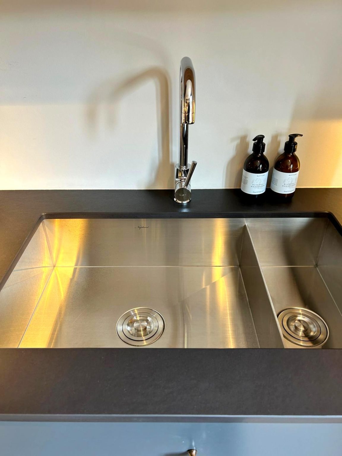 Ex Display Neptune Limehouse Kitchen with Island and Worktops - The ...