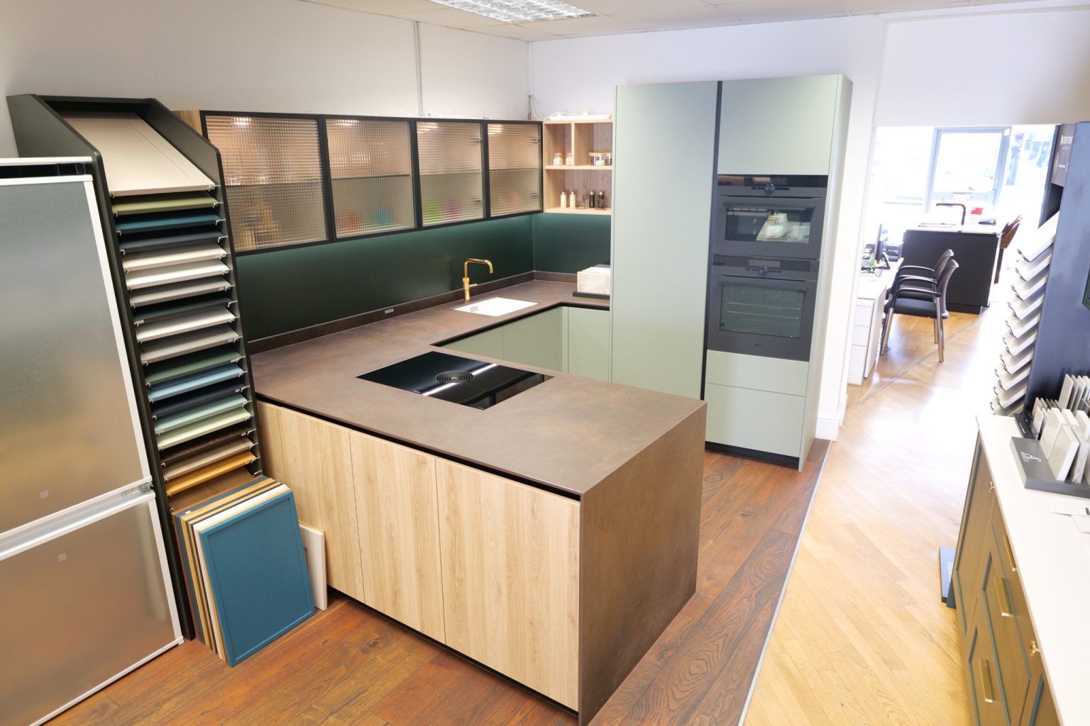 Ex Display Kitchen With Worktops and Appliances - The Used Kitchen Company