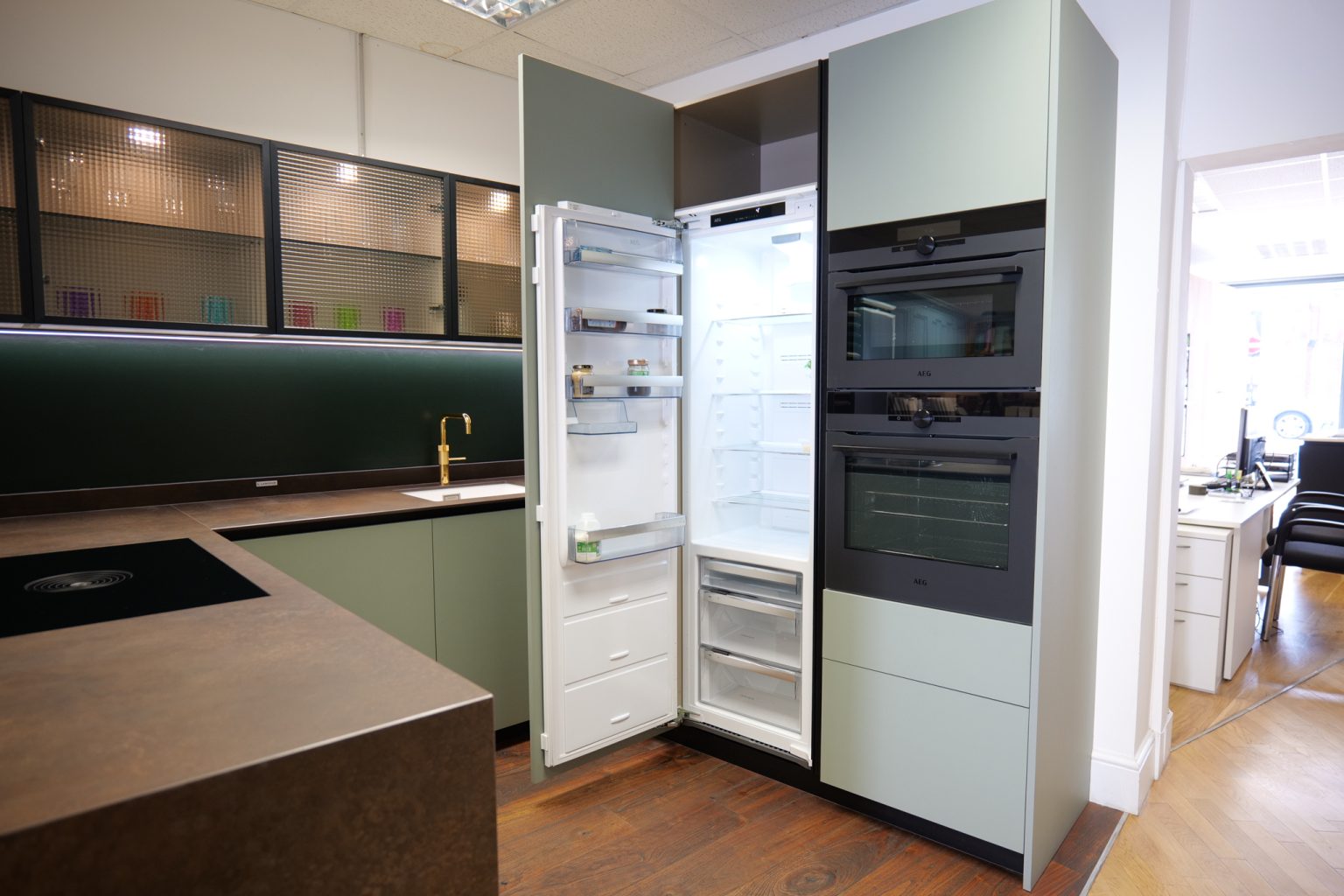 Ex Display Kitchen With Worktops and Appliances - The Used Kitchen Company