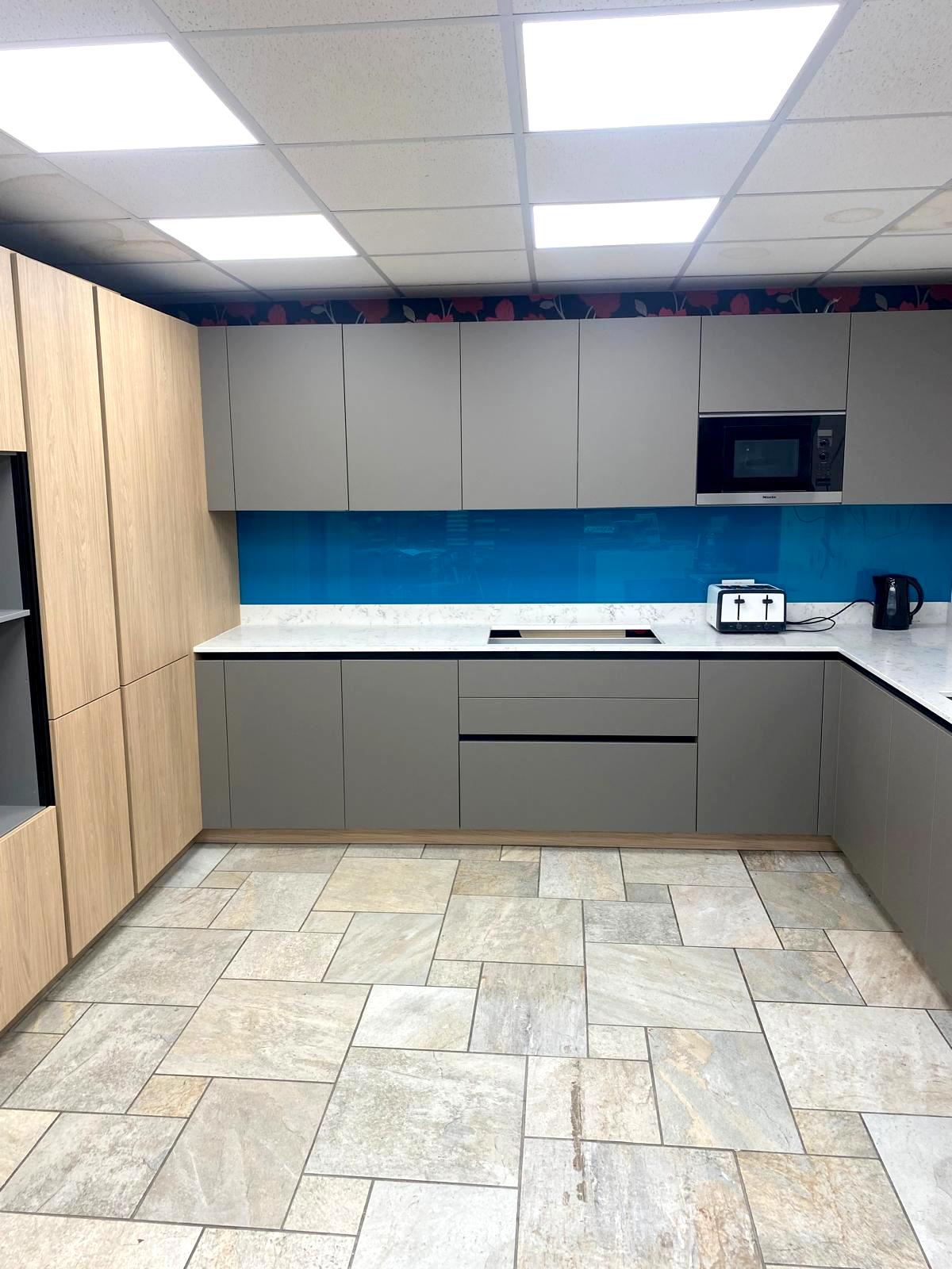 Ex Display Brigitte Handleless Kitchen with Quartz Worktops and Some ...