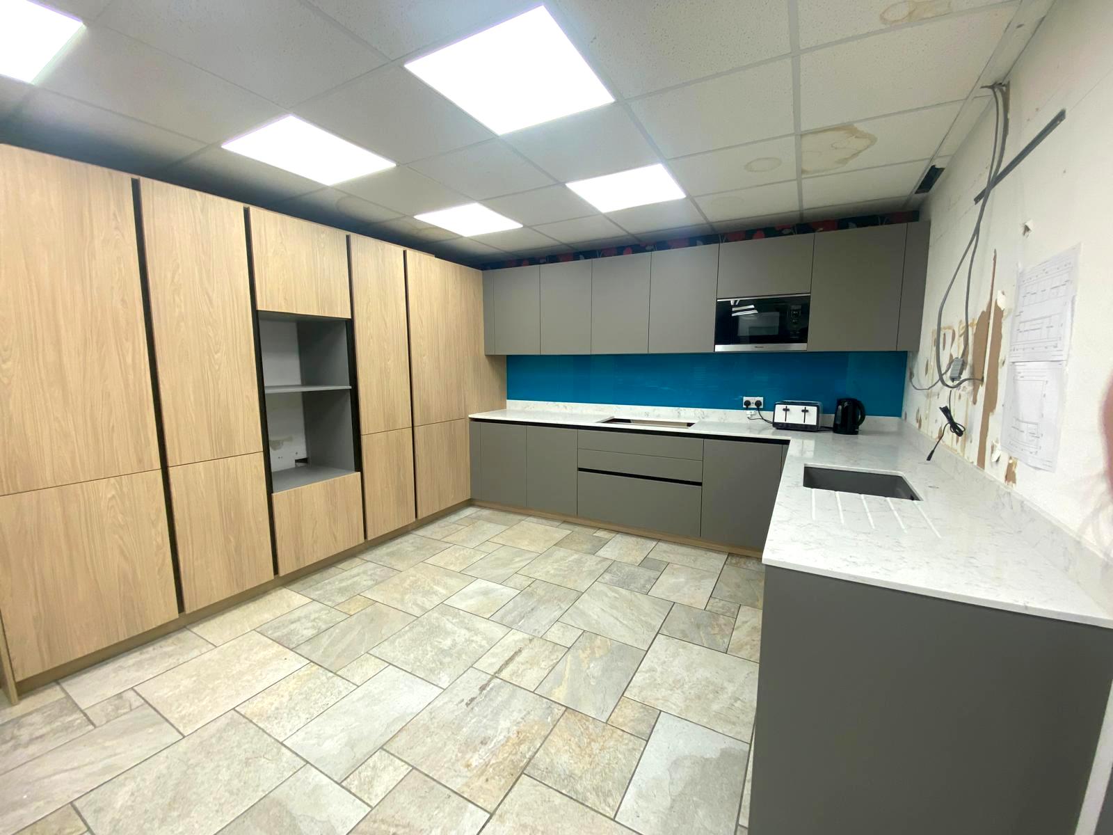 Ex Display Brigitte Handleless Kitchen with Quartz Worktops and Some ...
