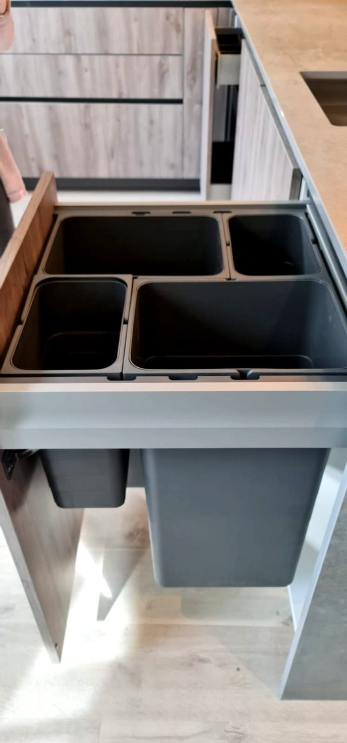 Ex Display Hacker Kitchen with Island and Worktops - The Used Kitchen ...