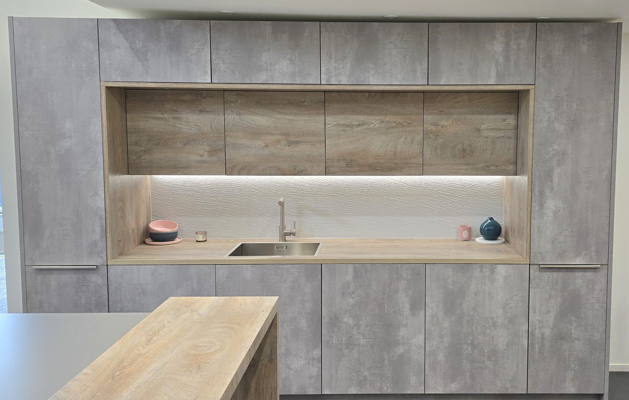 Ex Display Rempp Kitchen With Island and Silestone Worktops - The Used ...