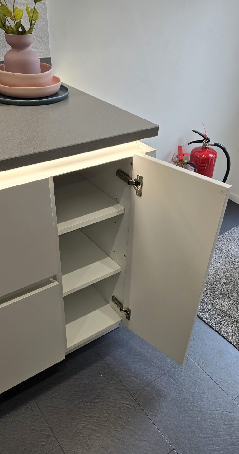 Ex Display Rempp Kitchen With Island and Silestone Worktops - The Used ...