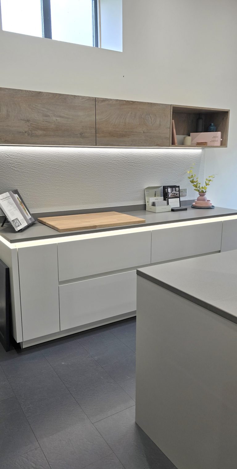 Ex Display Rempp Kitchen With Island and Silestone Worktops - The Used ...