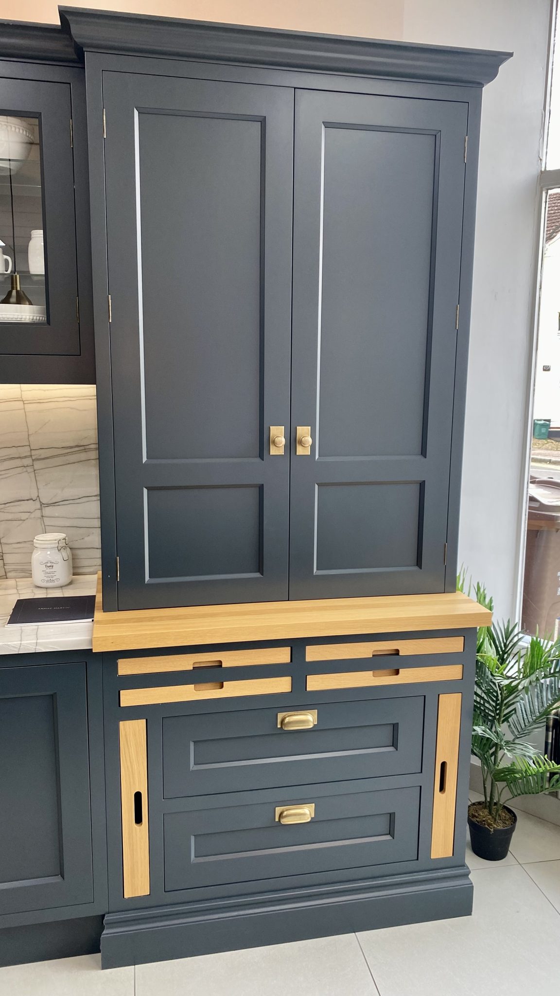 Ex Display Bespoke In-frame Chamfered Shaker Kitchen With Island ...