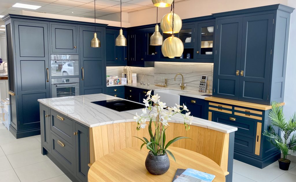 Ex Display Bespoke In-frame Chamfered Shaker Kitchen With Island ...