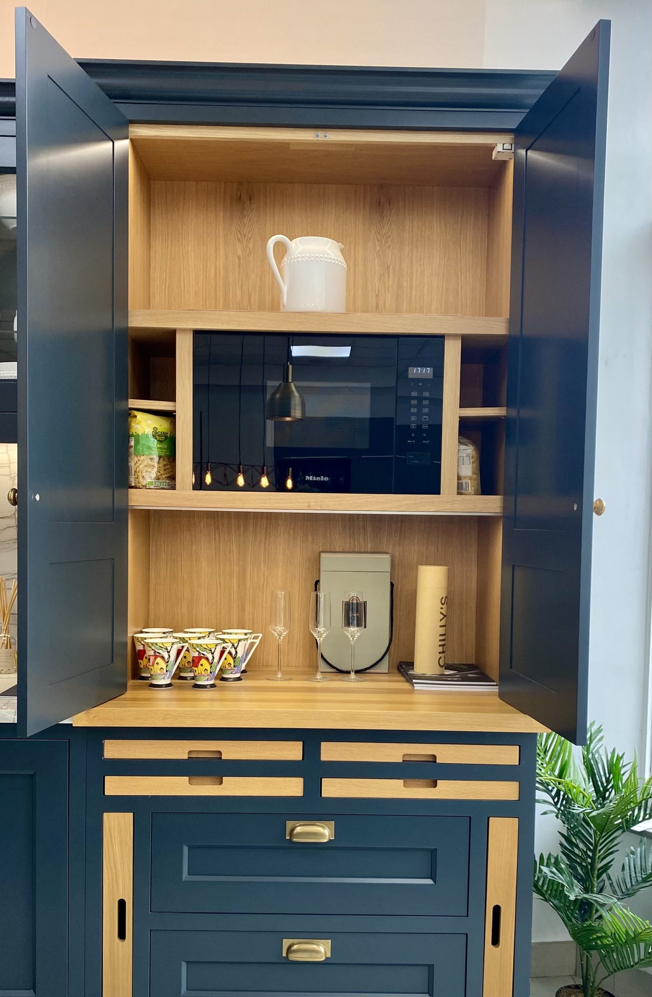 Ex Display Bespoke In-frame Chamfered Shaker Kitchen With Island ...