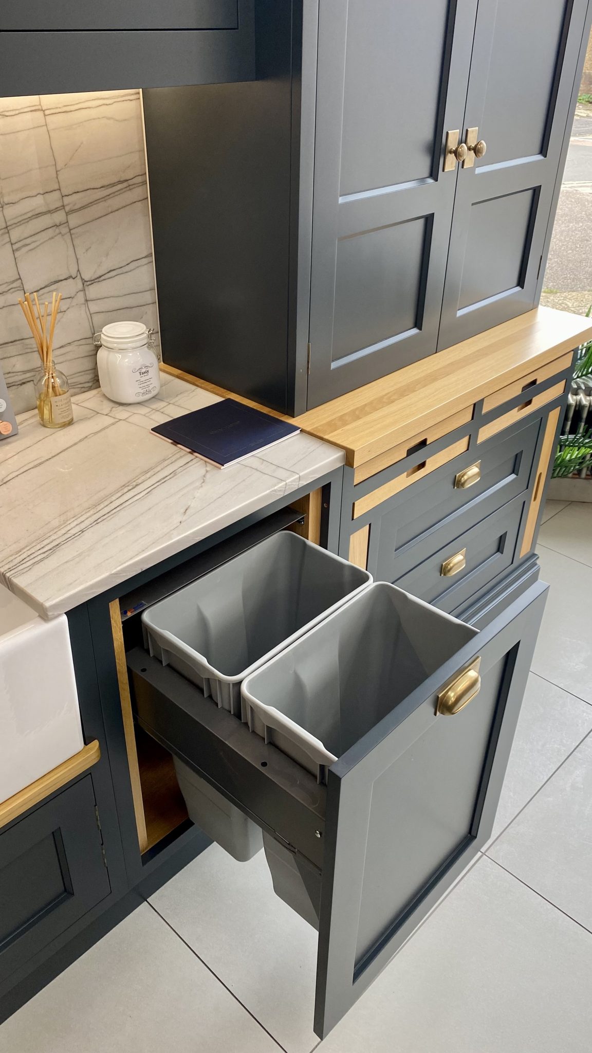 Ex Display Bespoke In-frame Chamfered Shaker Kitchen With Island ...