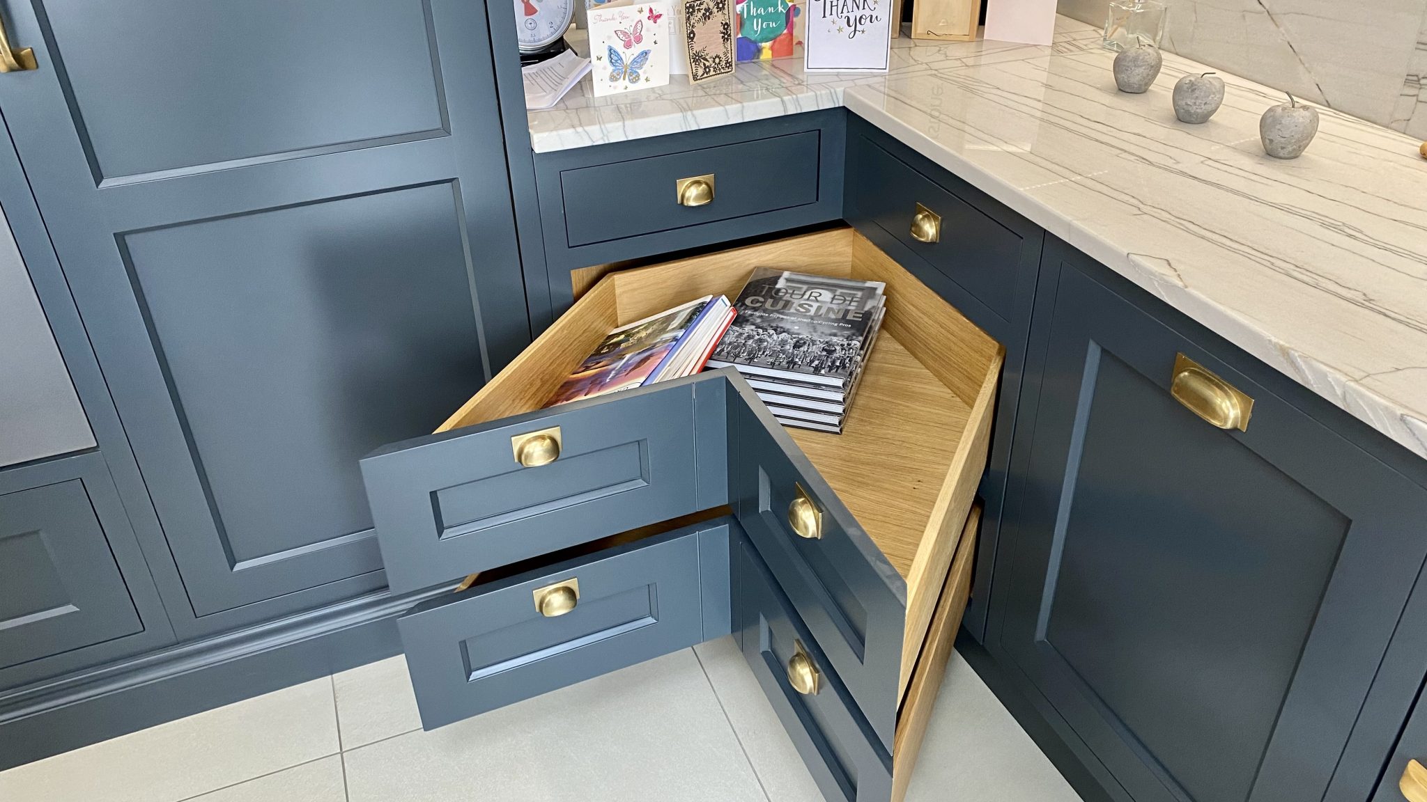 Ex Display Bespoke In-frame Chamfered Shaker Kitchen With Island ...
