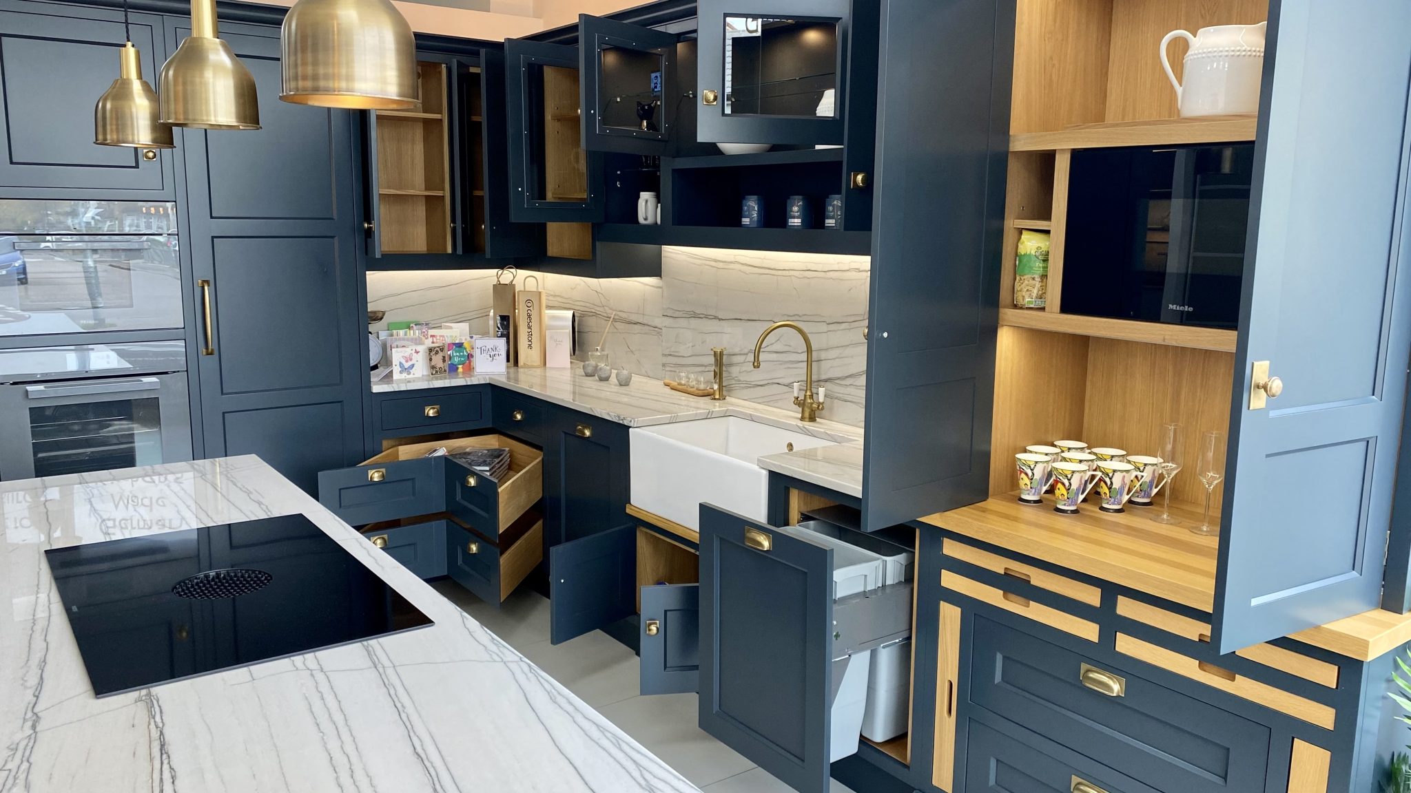 Ex Display Bespoke In-frame Chamfered Shaker Kitchen With Island ...