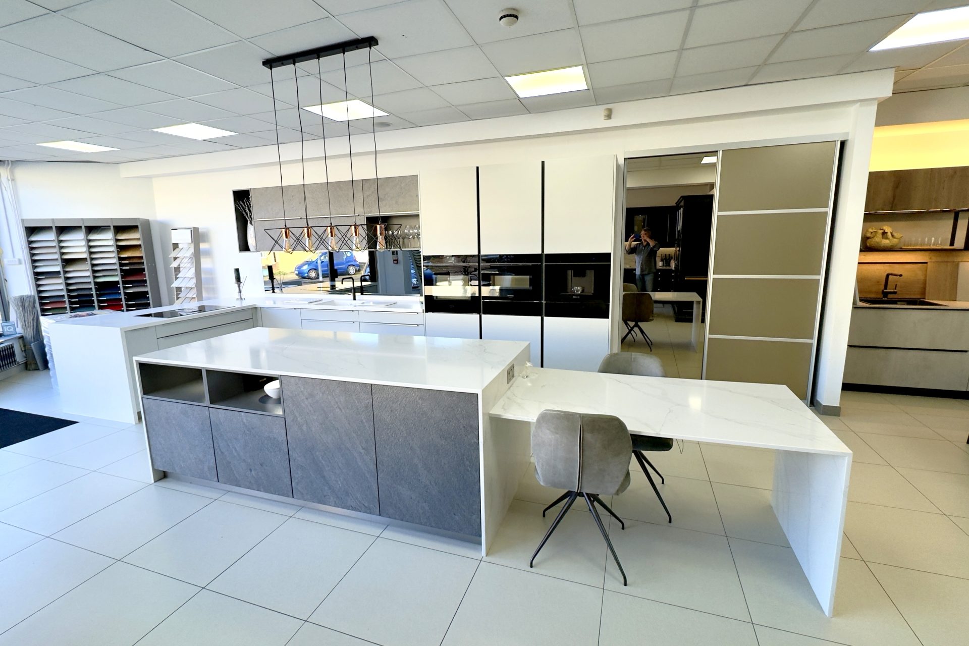Ex Display Hacker Kitchen With Worktops - The Used Kitchen Company