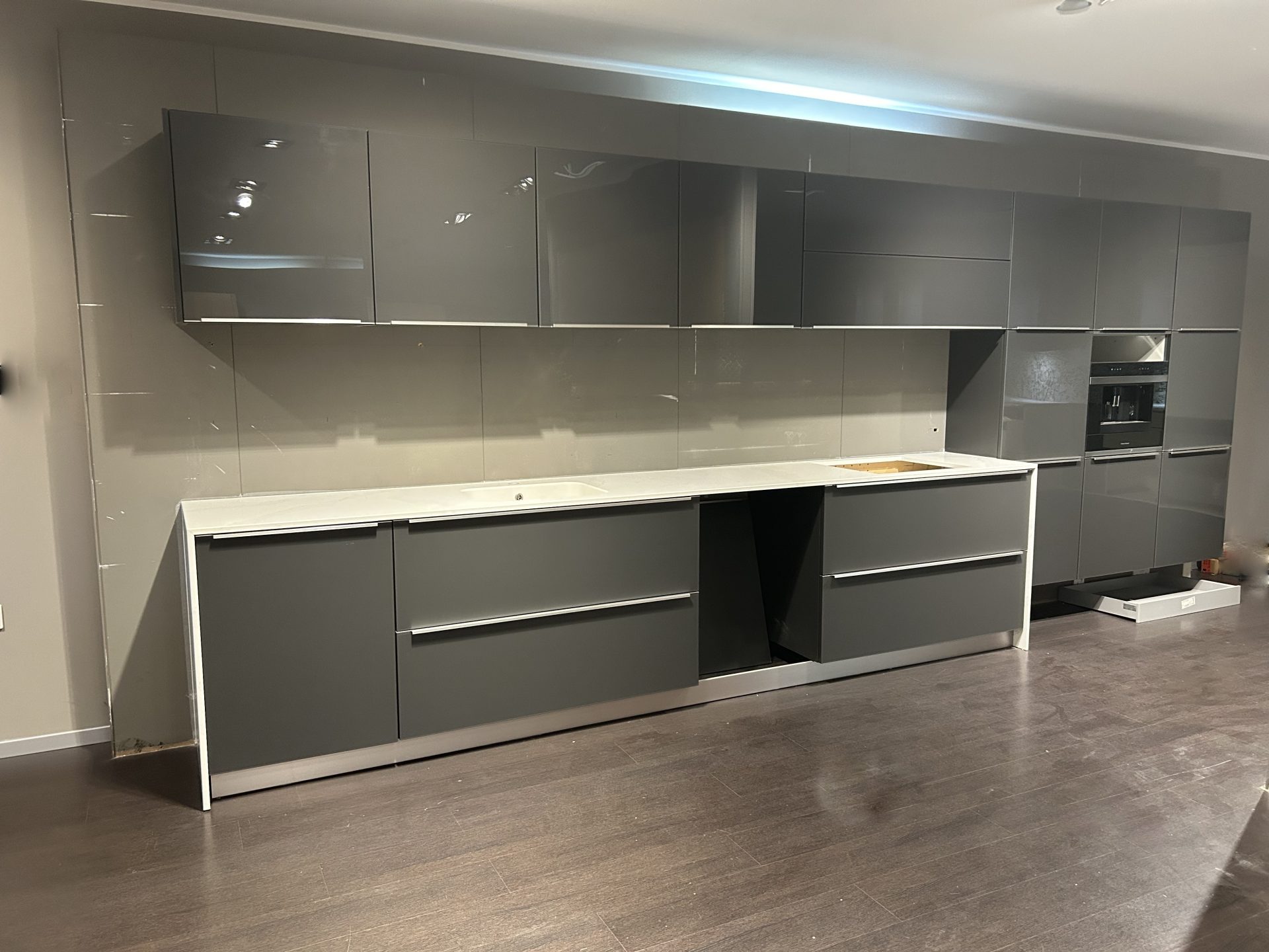Ex Display Kitchen with Dekton Worktops - The Used Kitchen Company