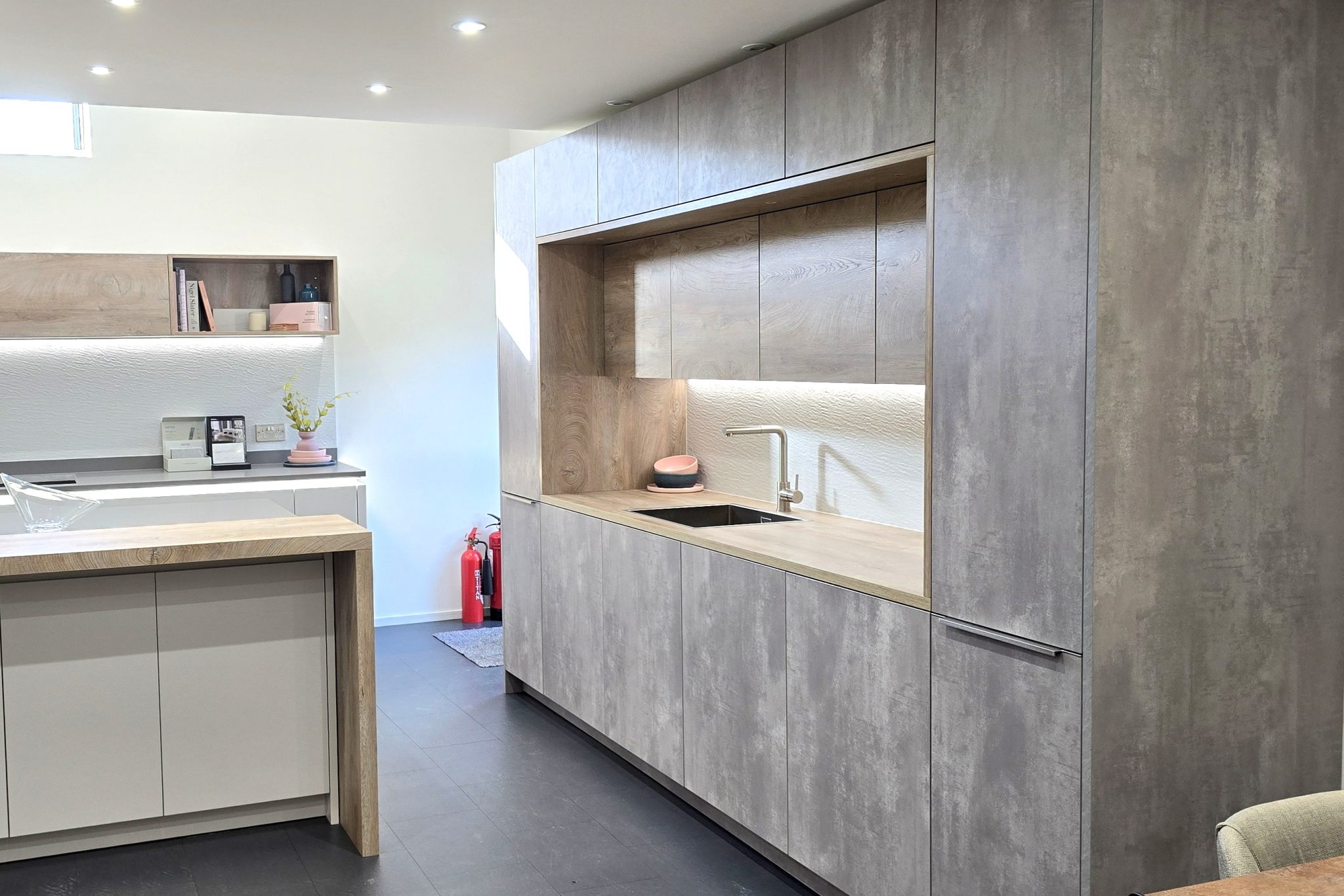 Ex Display Rempp Kitchen With Island and Silestone Worktops - The Used ...