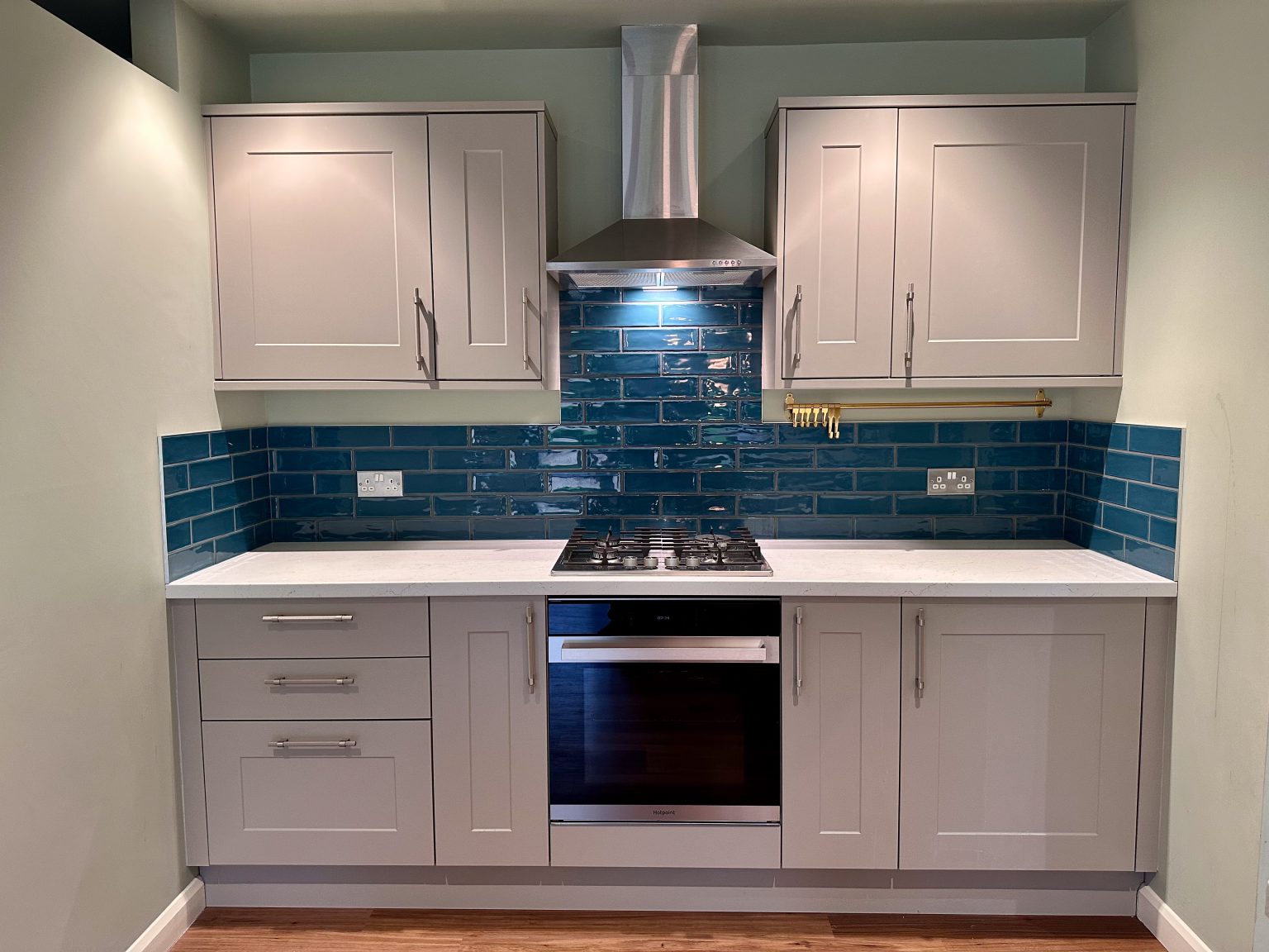 Howdens Kitchen With Worktops and Appliances - Used - The Used Kitchen ...