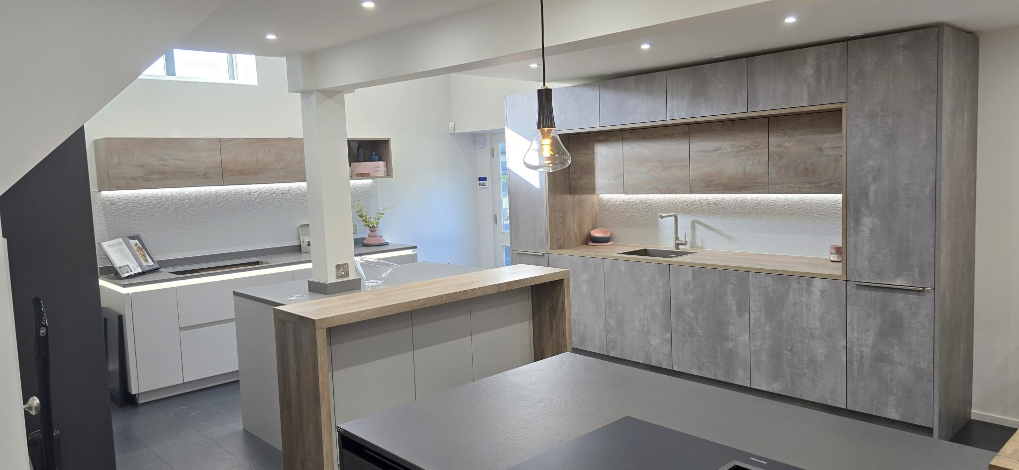 Ex Display Rempp Kitchen With Island and Silestone Worktops - The Used ...