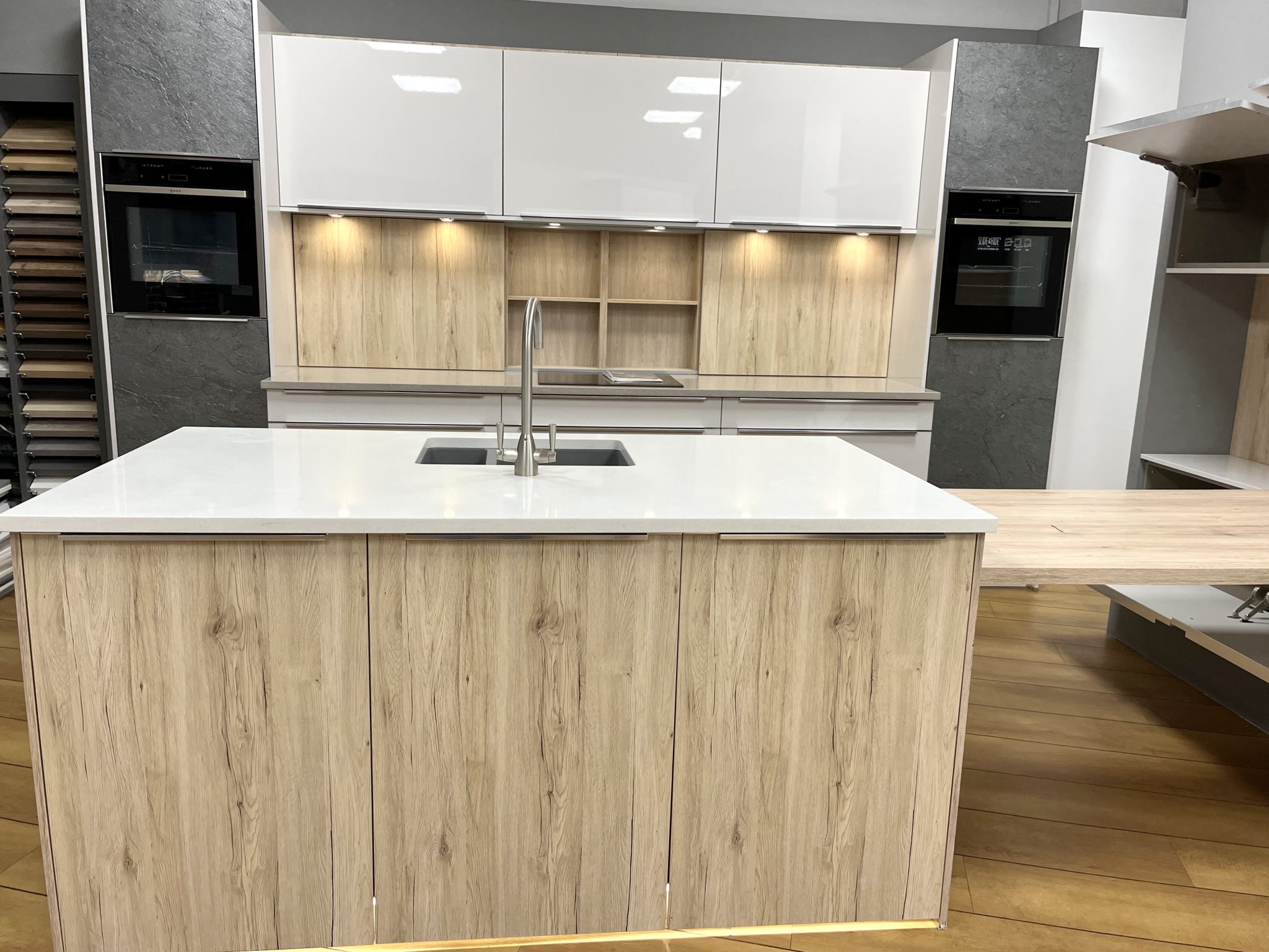 Ex Display Hacker Kitchen With Island - The Used Kitchen Company