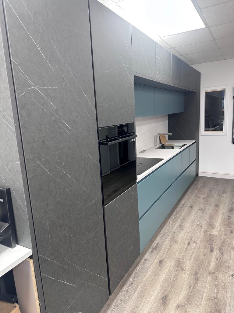Ex Display Hacker Kitchen With Worktops - The Used Kitchen Company