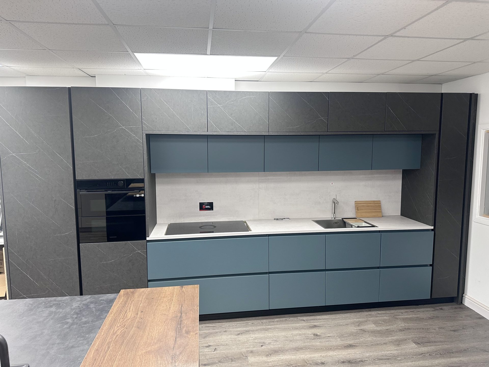 Ex Display Hacker Kitchen With Worktops - The Used Kitchen Company